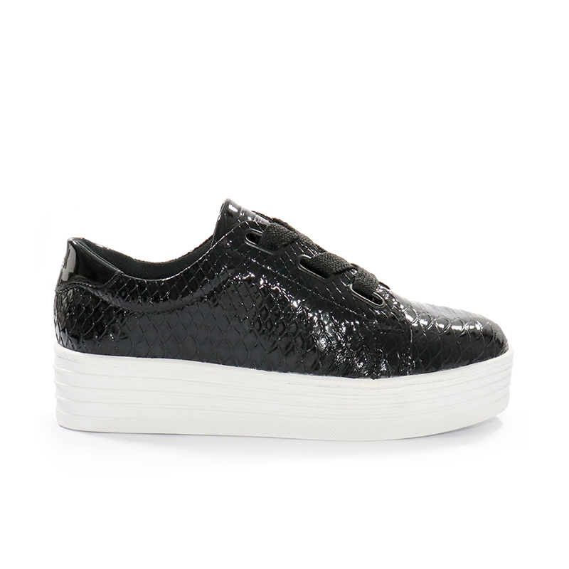 Sneakers a pie Negro Callie